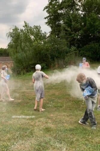 The Best Flour Fight Battle (With Pictures!) - Get Your Holiday On